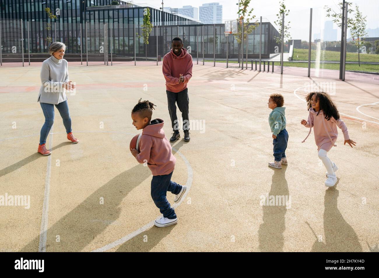Family sports day race hi-res stock photography and images - Alamy