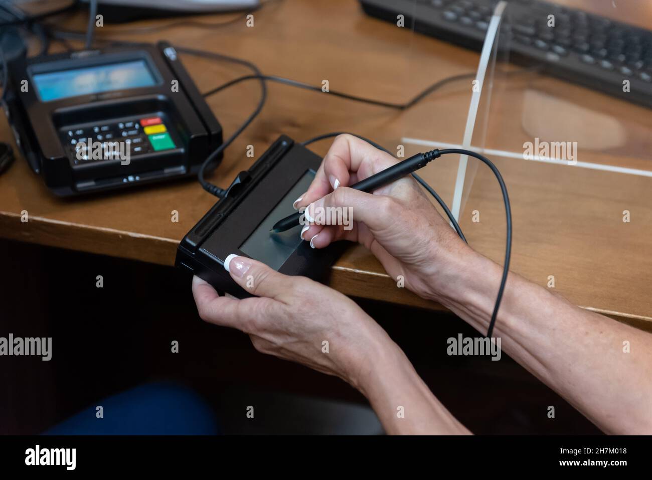 Electronic signature hi-res stock photography and images - Alamy