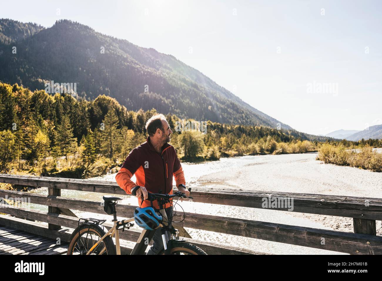 Man looking at river hi-res stock photography and images - Alamy