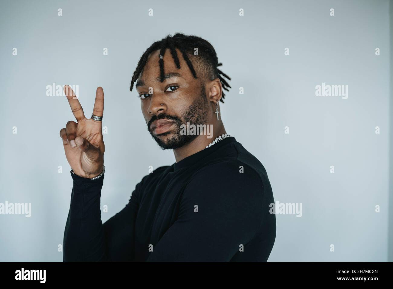 Male hand peace sign hi-res stock photography and images - Alamy
