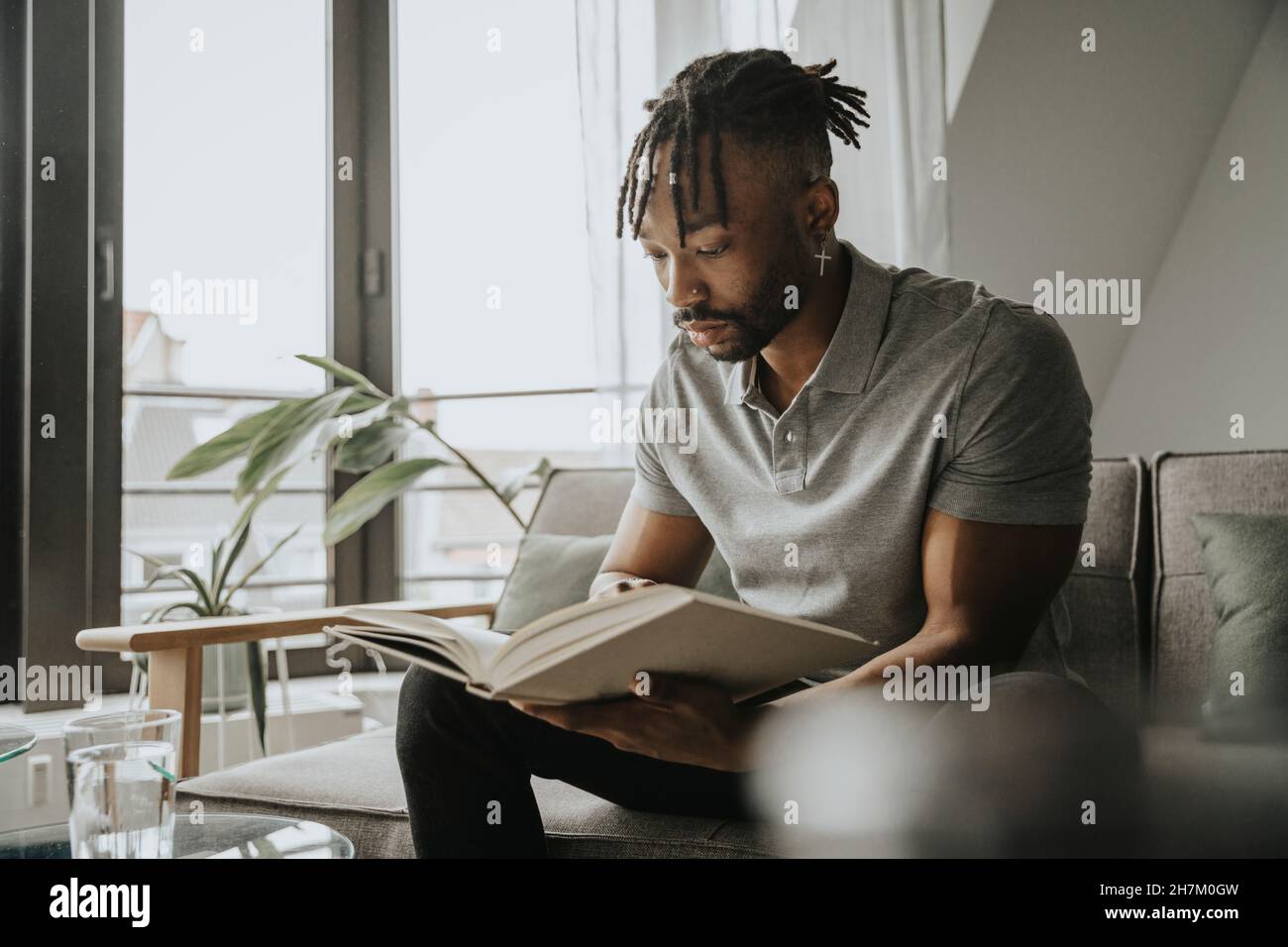 Bearded man reading hi-res stock photography and images - Alamy