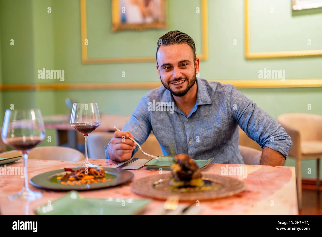 Man male customer dining hi-res stock photography and images - Alamy