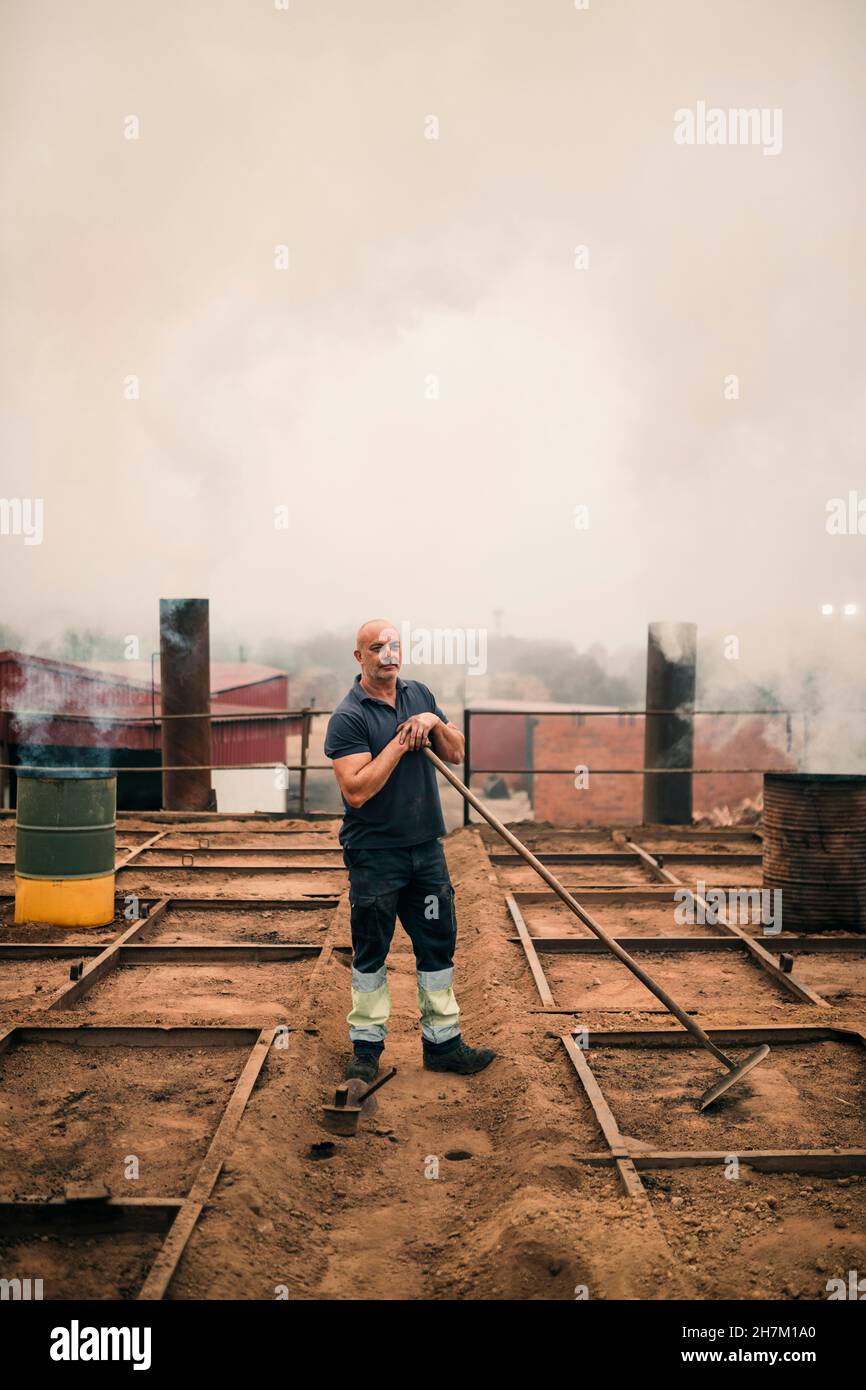 Smiling worker hi-res stock photography and images - Alamy