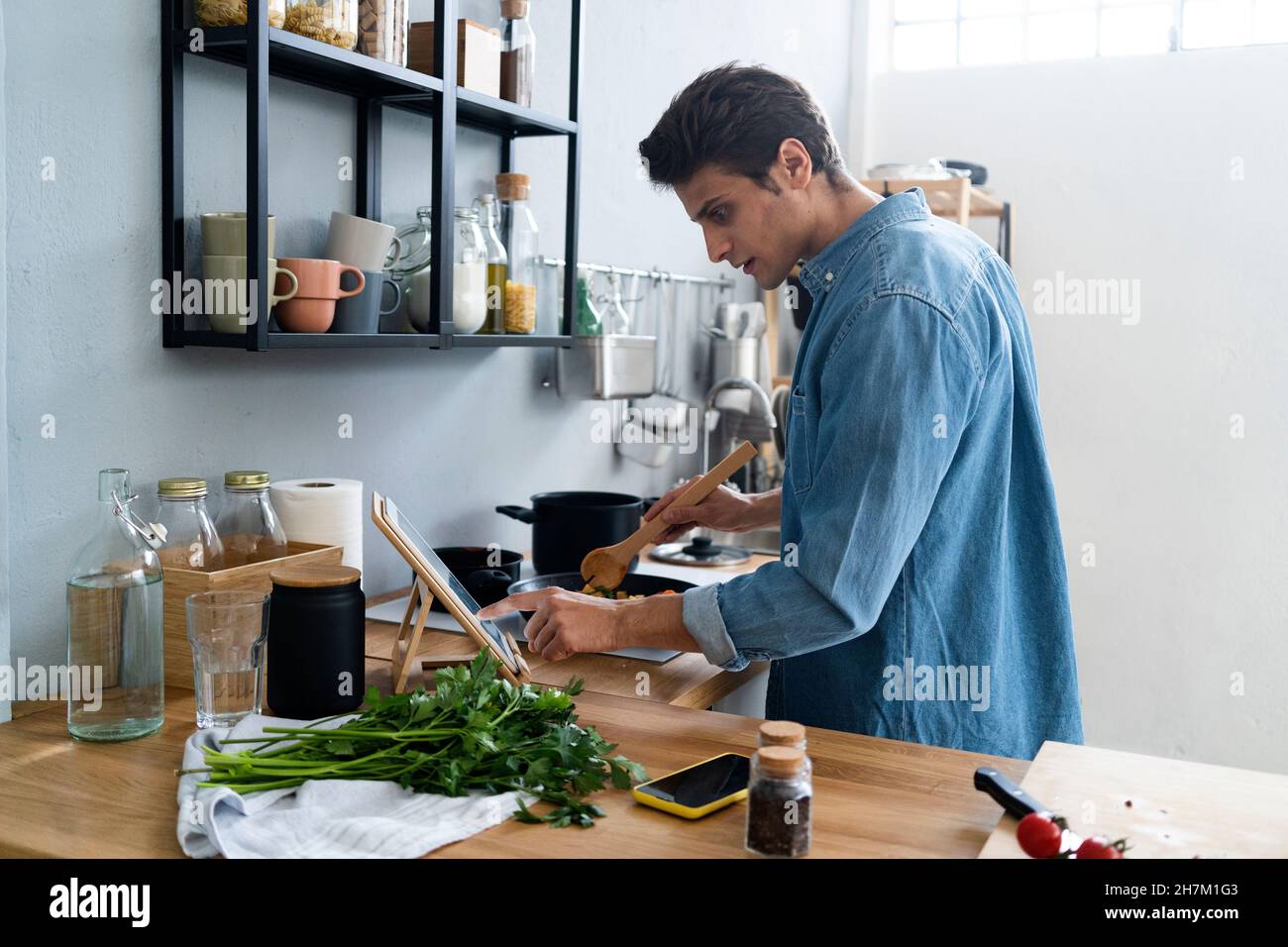 Tablet kitchen man recipe hi-res stock photography and images - Alamy