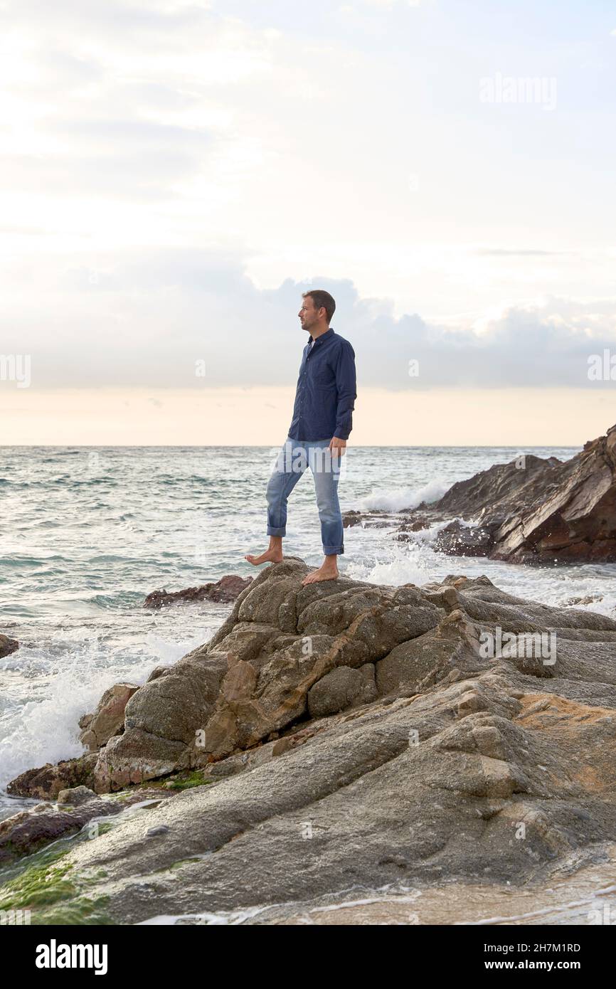 Man standing by the sea hi-res stock photography and images - Alamy