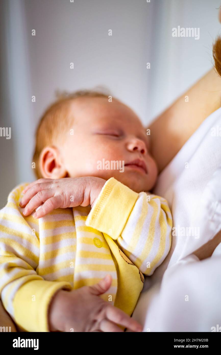 Portrait adorable smiling redhead mother posing with newborn baby ...