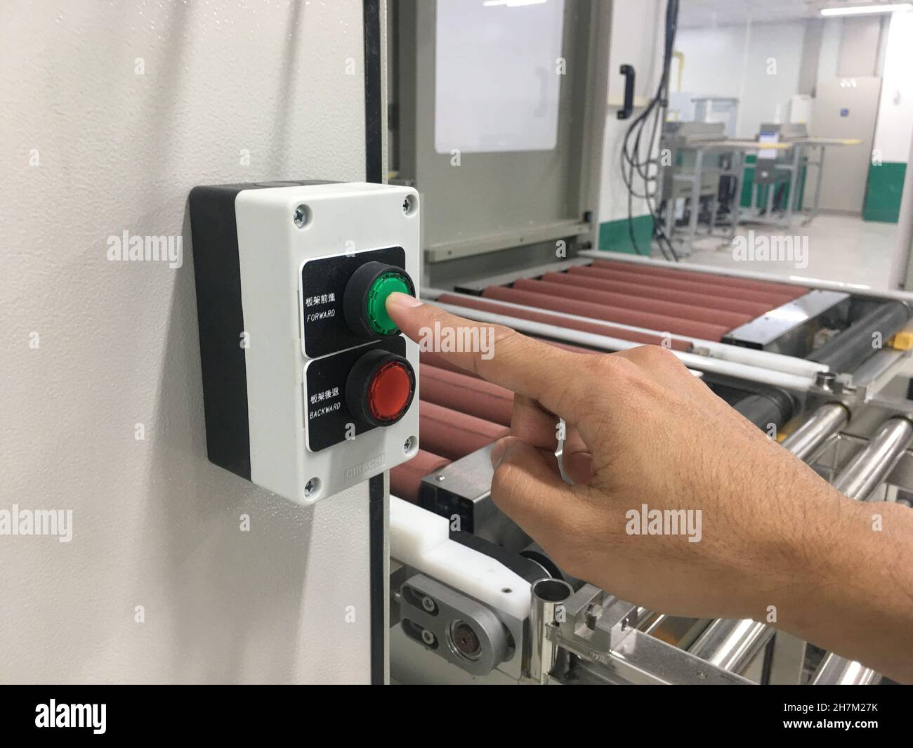 Worker push button on machine hi-res stock photography and images - Alamy