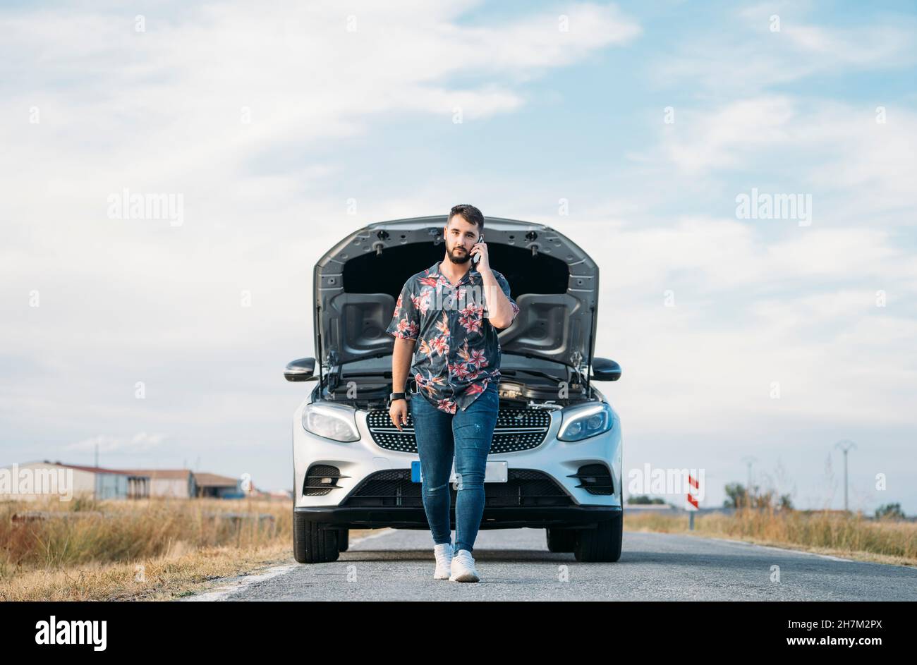 Breakdown car hi-res stock photography and images - Alamy