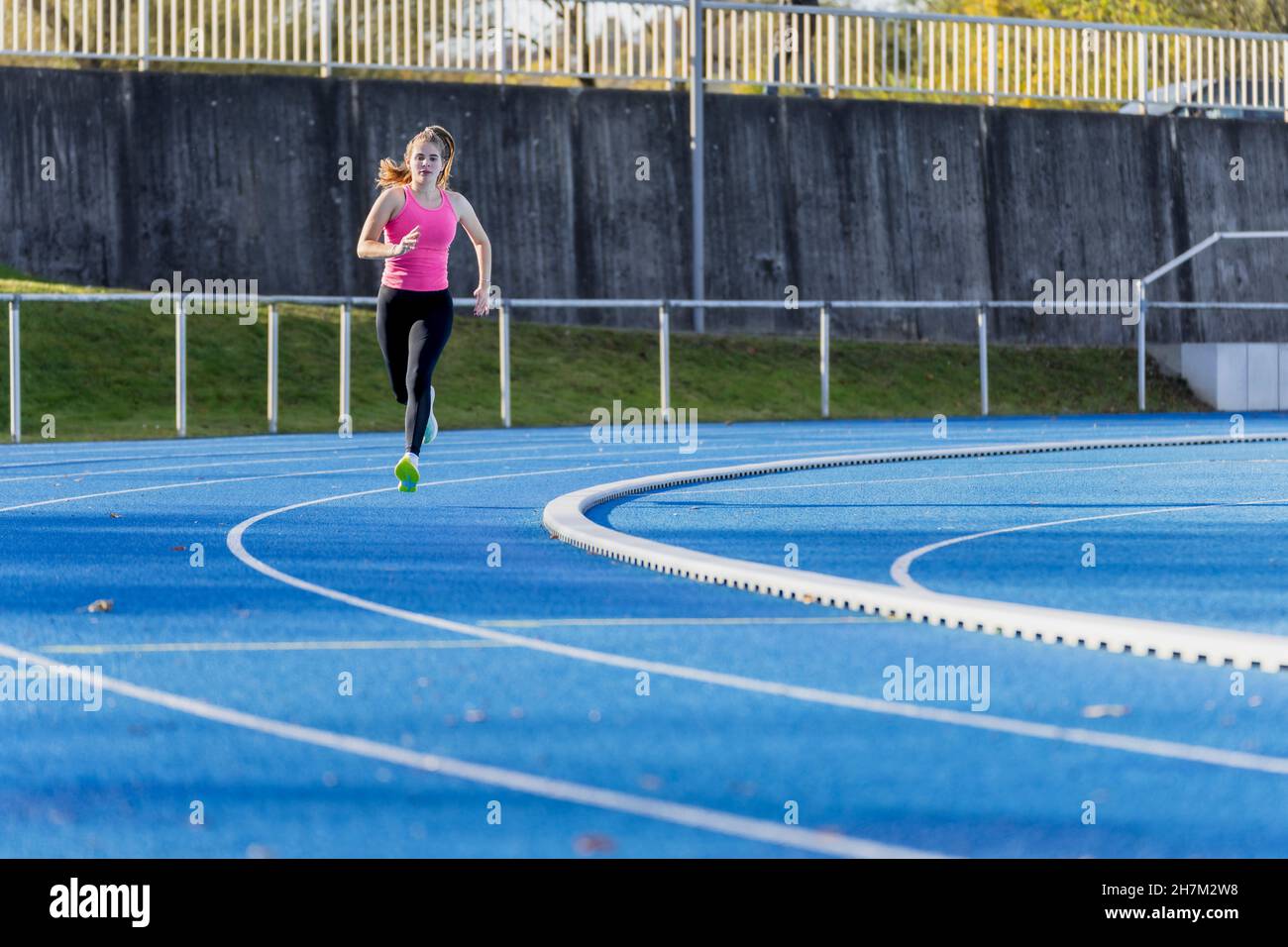 Running sports hi-res stock photography and images - Alamy