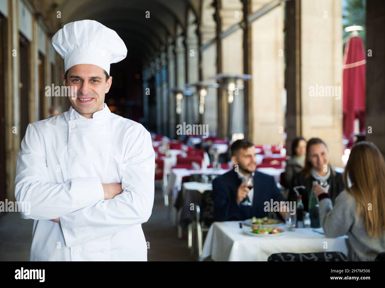 Portrait of chef in restaurant Stock Photo - Alamy