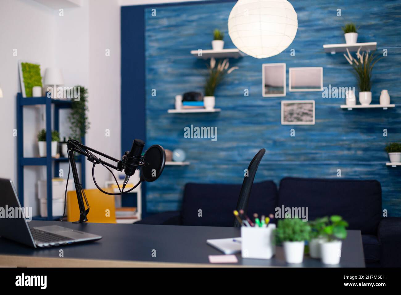 Empty home studio equipped hi-res stock photography and images - Alamy