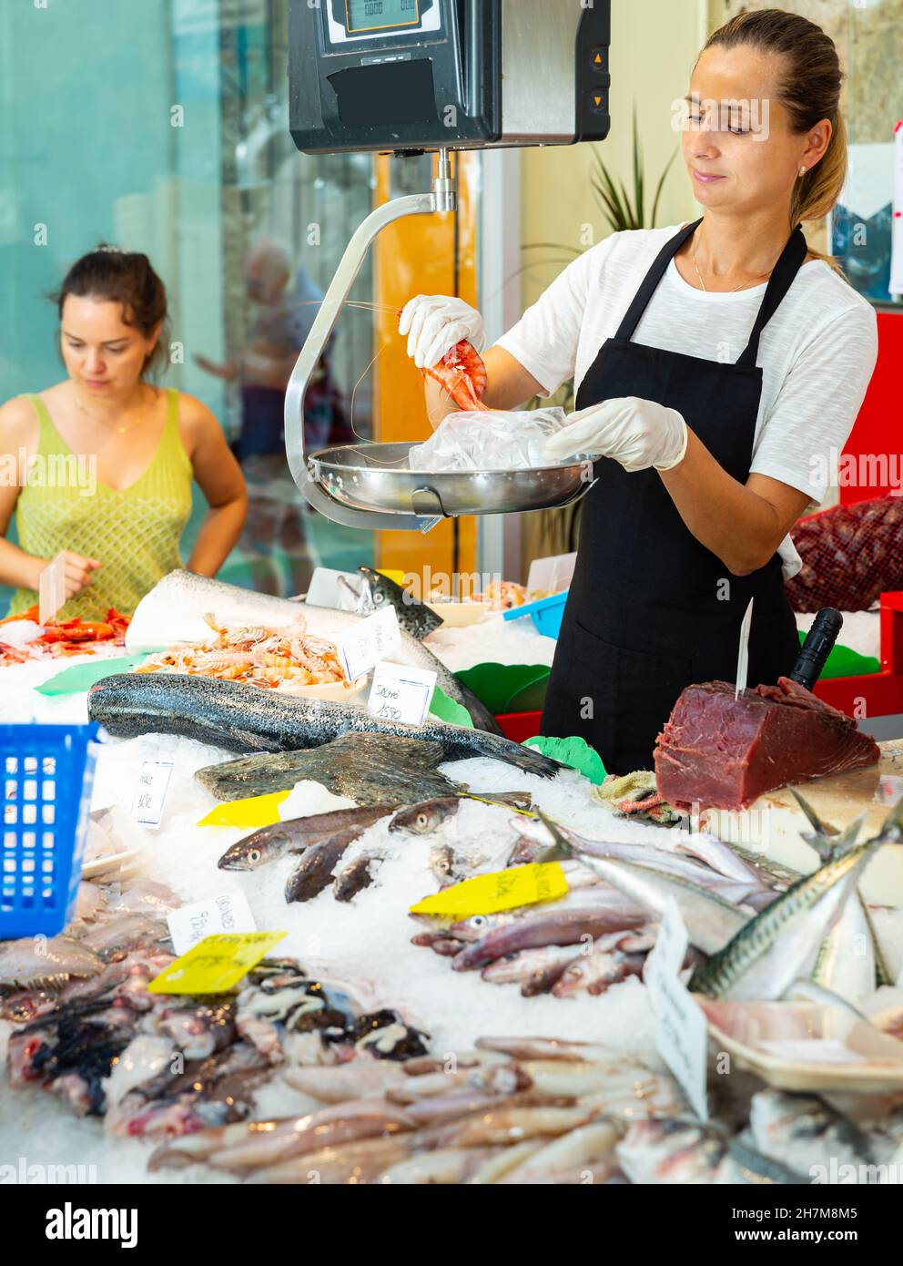 Female weighing raw prawns on scales Stock Photo - Alamy