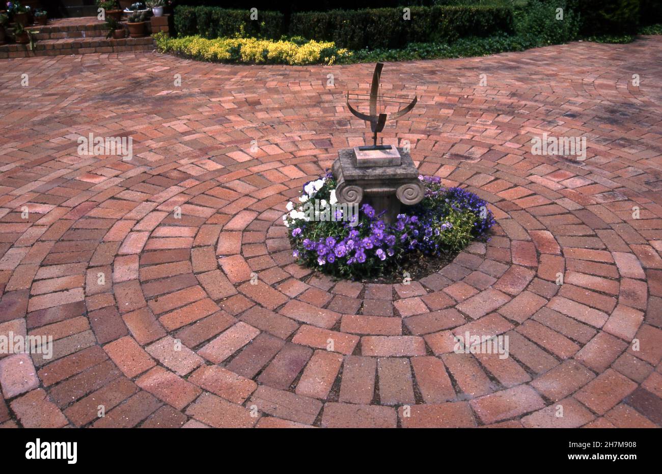 Circular brick paving hi-res stock photography and images - Alamy