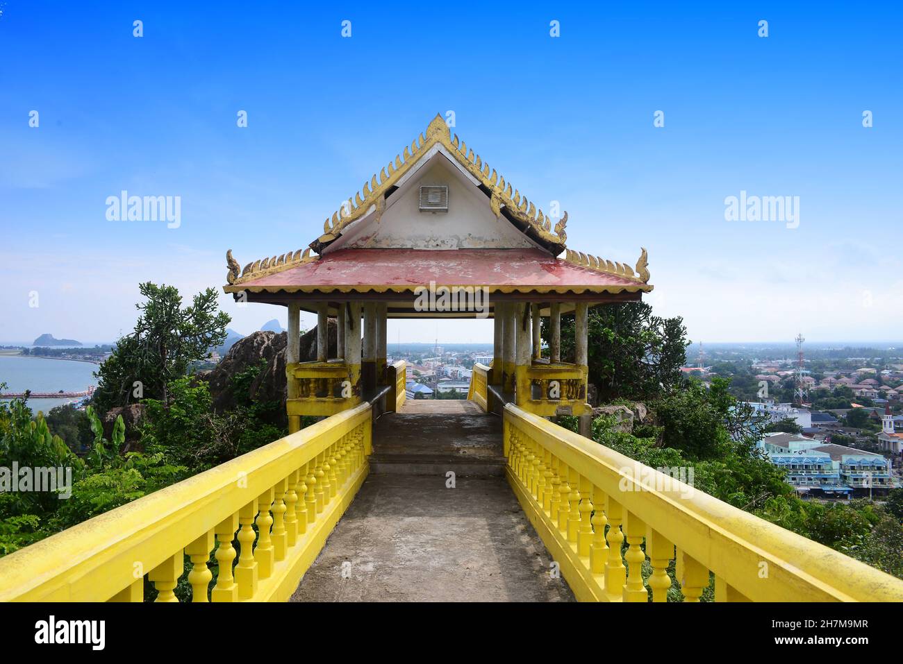 Monkey staircase hi-res stock photography and images - Alamy