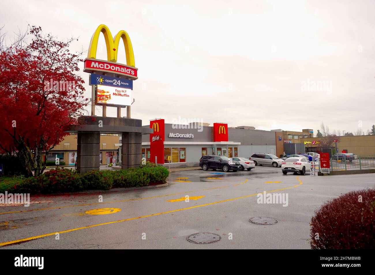 Mcdonalds exterior hi-res stock photography and images - Alamy