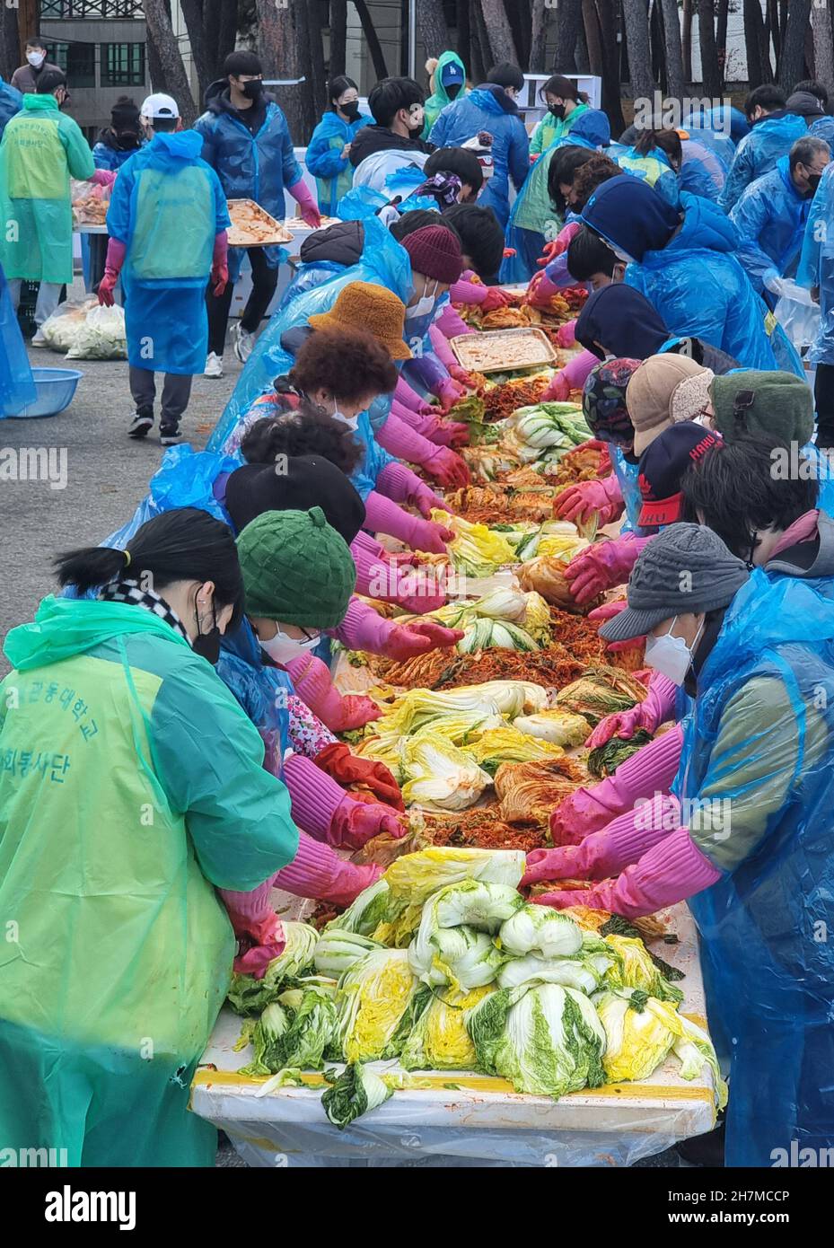 24th Nov, 2021. Kimchi-making for needy Students from local ...