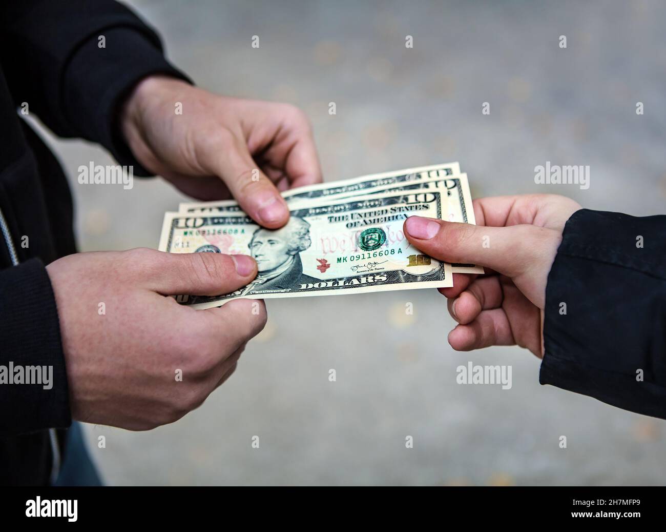 Couple give take hi-res stock photography and images - Alamy