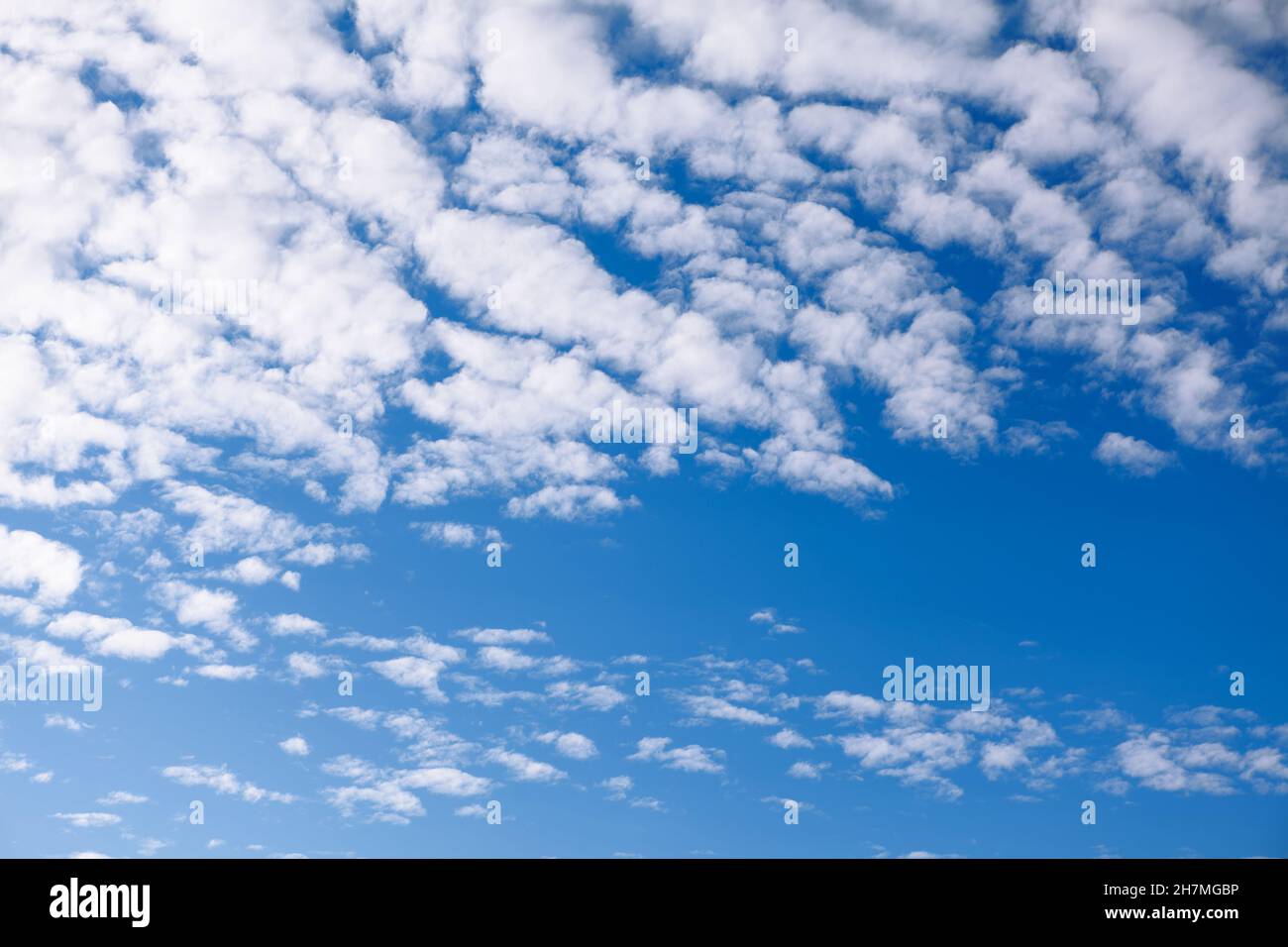 Cirrus clouds high level hi-res stock photography and images - Alamy