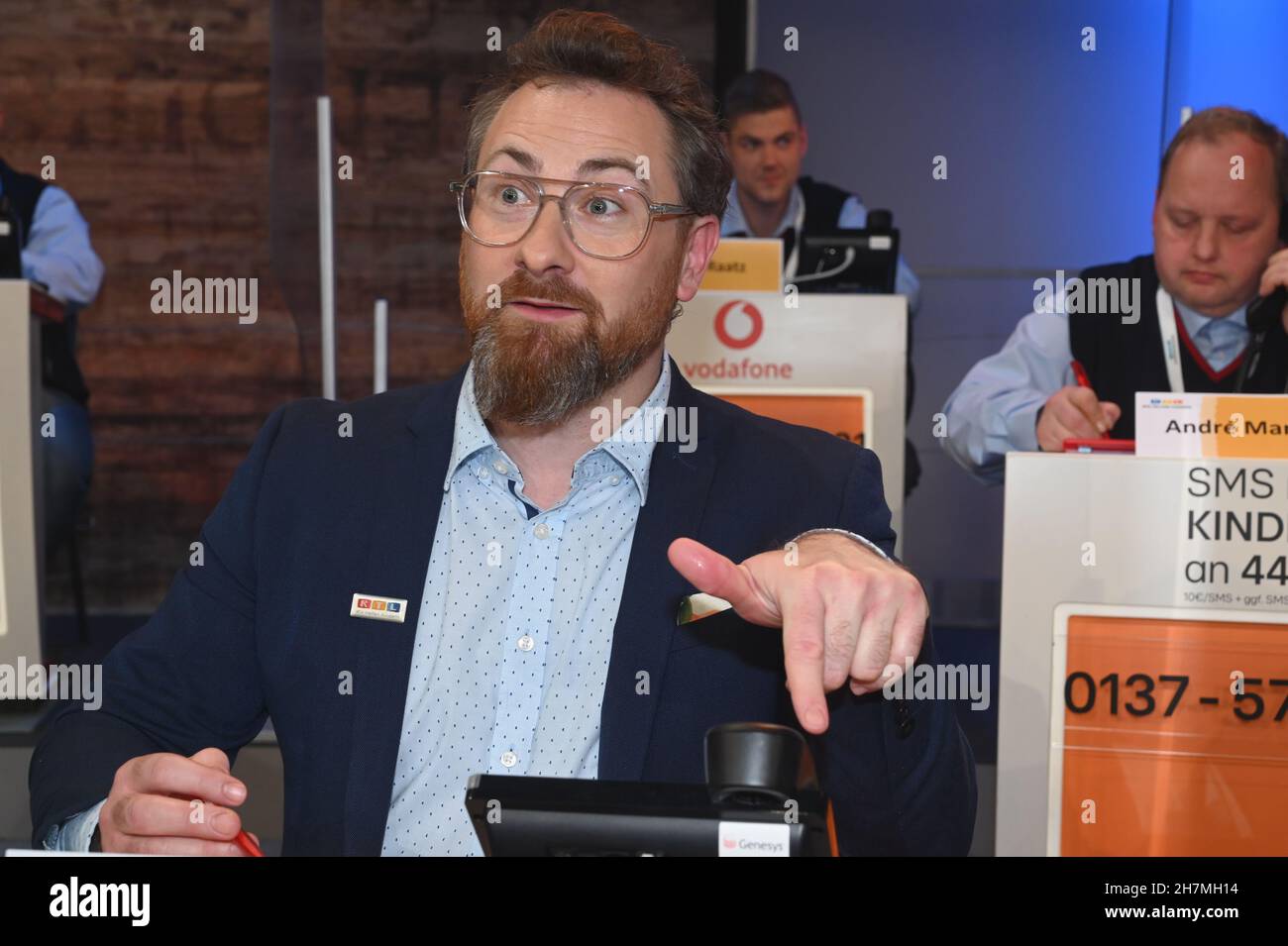 18 November 2021, North Rhine-Westphalia, Hürth: Presenter Robert Robby ...