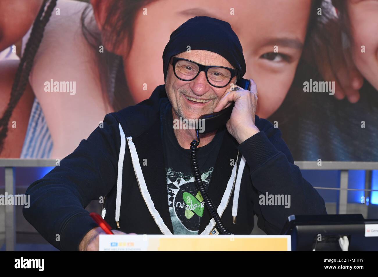 18 November 2021, North Rhine-Westphalia, Hürth: Entrepreneur Titus ...