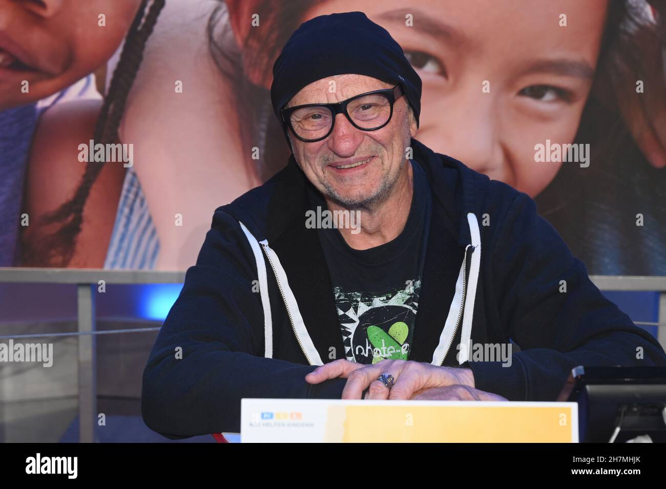 18 November 2021, North Rhine-Westphalia, Hürth: Entrepreneur Titus ...