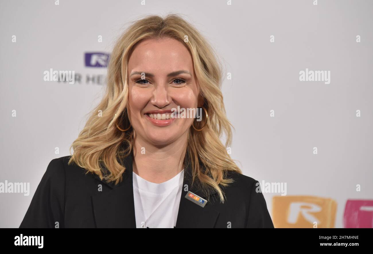 18 November 2021, North Rhine-Westphalia, Hürth: Actress Ania Niedieck ...