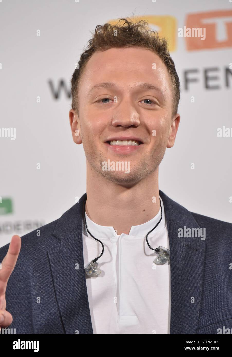 18 November 2021, North Rhine-Westphalia, Hürth: The singer and ...