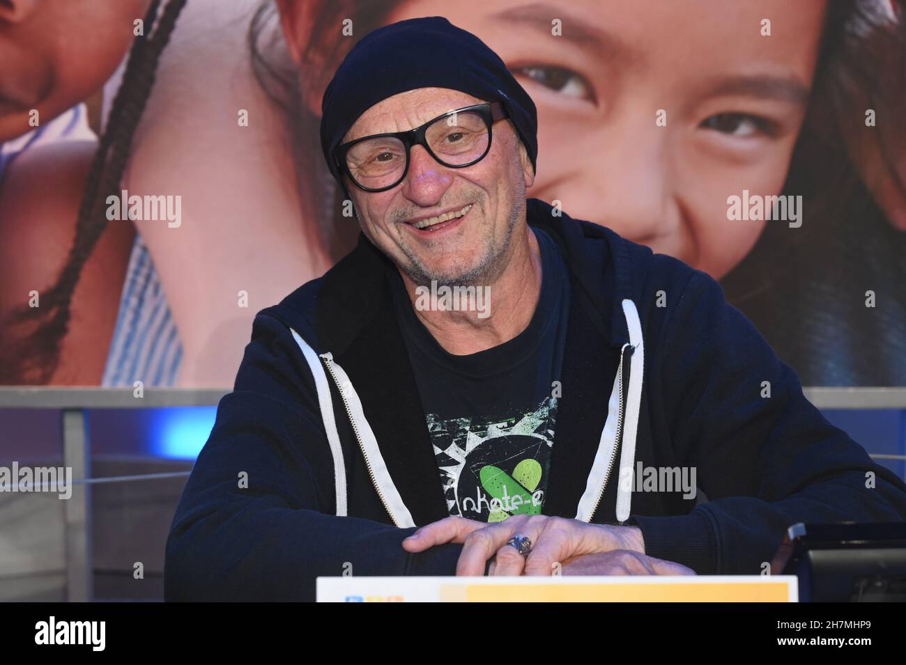 18 November 2021, North Rhine-Westphalia, Hürth: Entrepreneur Titus ...