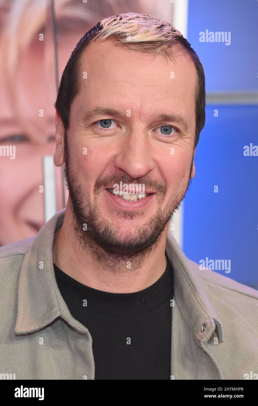 18 November 2021, North Rhine-Westphalia, Hürth: Sportsman Pascal Hens ...