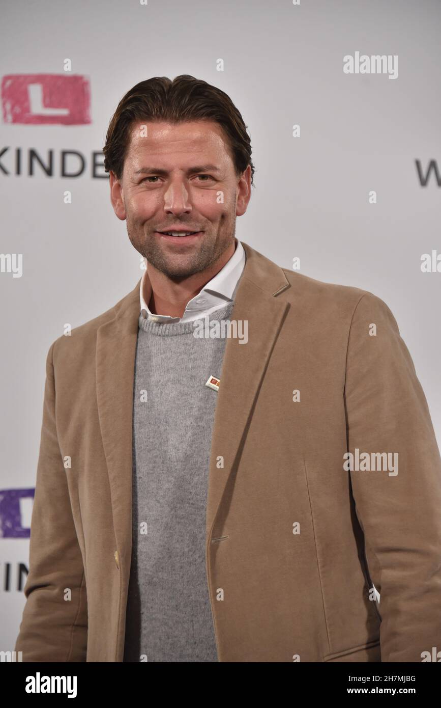 18 November 2021, North Rhine-Westphalia, Hürth: Football player Roman ...