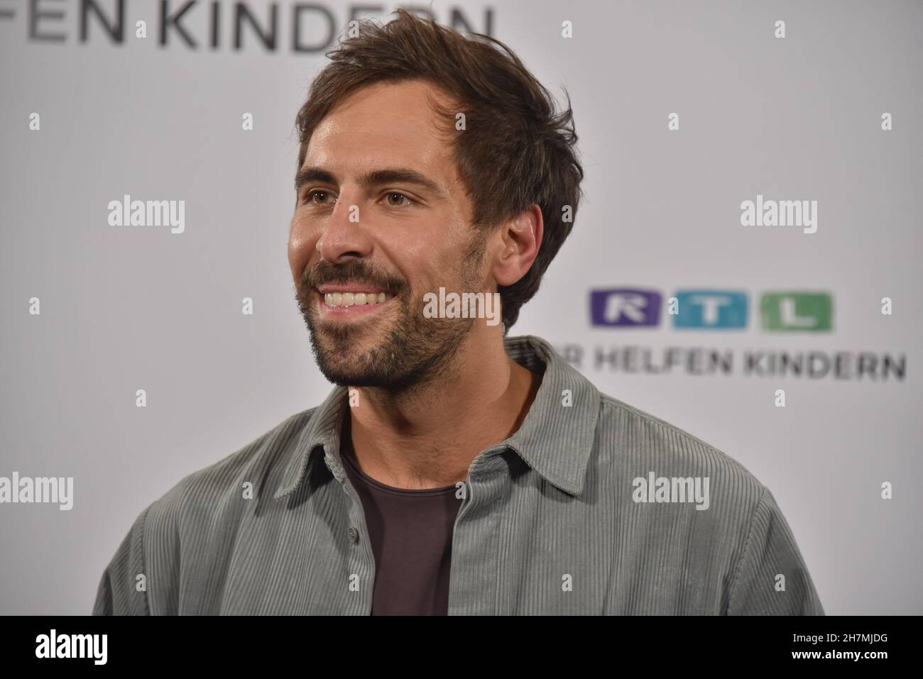 18 November 2021, North Rhine-Westphalia, Hürth: Musician and singer ...