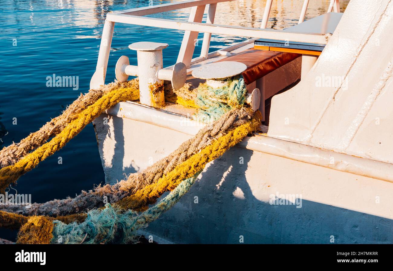 Marine mooring lines for small marine vessels Stock Photo - Alamy