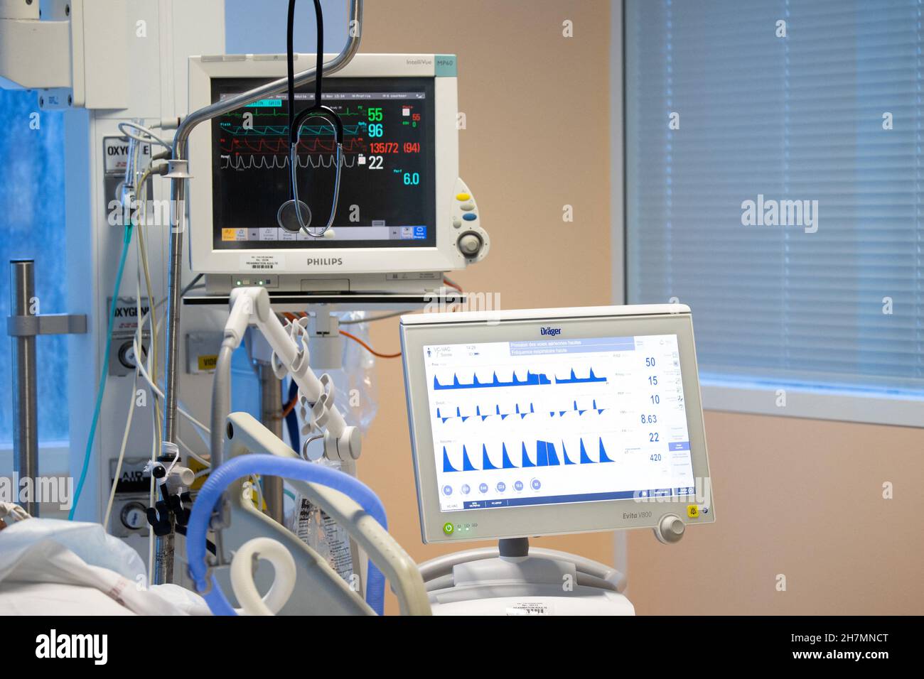 Resuscitation unit hi-res stock photography and images - Alamy