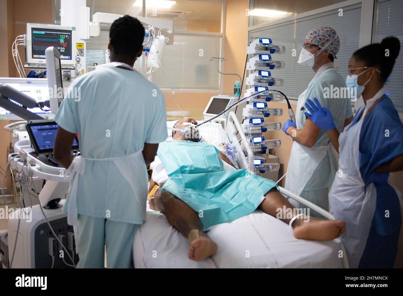 French hospital nurses hi-res stock photography and images - Alamy
