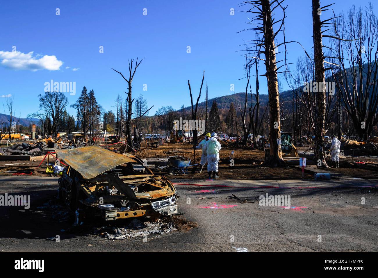 Greenville, United States. 23rd Nov, 2021. Crews work among burned ...