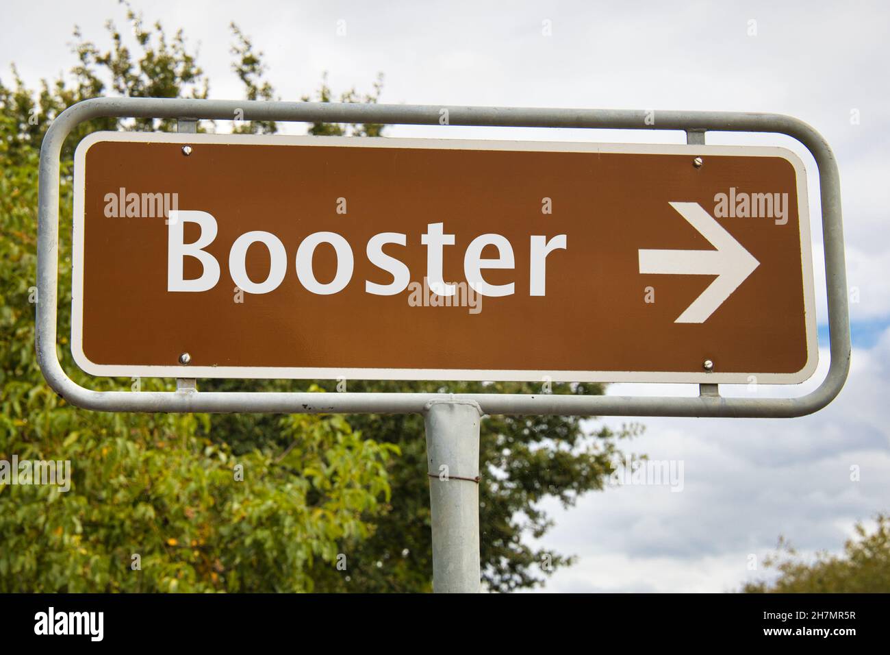 Covid 19 booster sign hi-res stock photography and images - Alamy