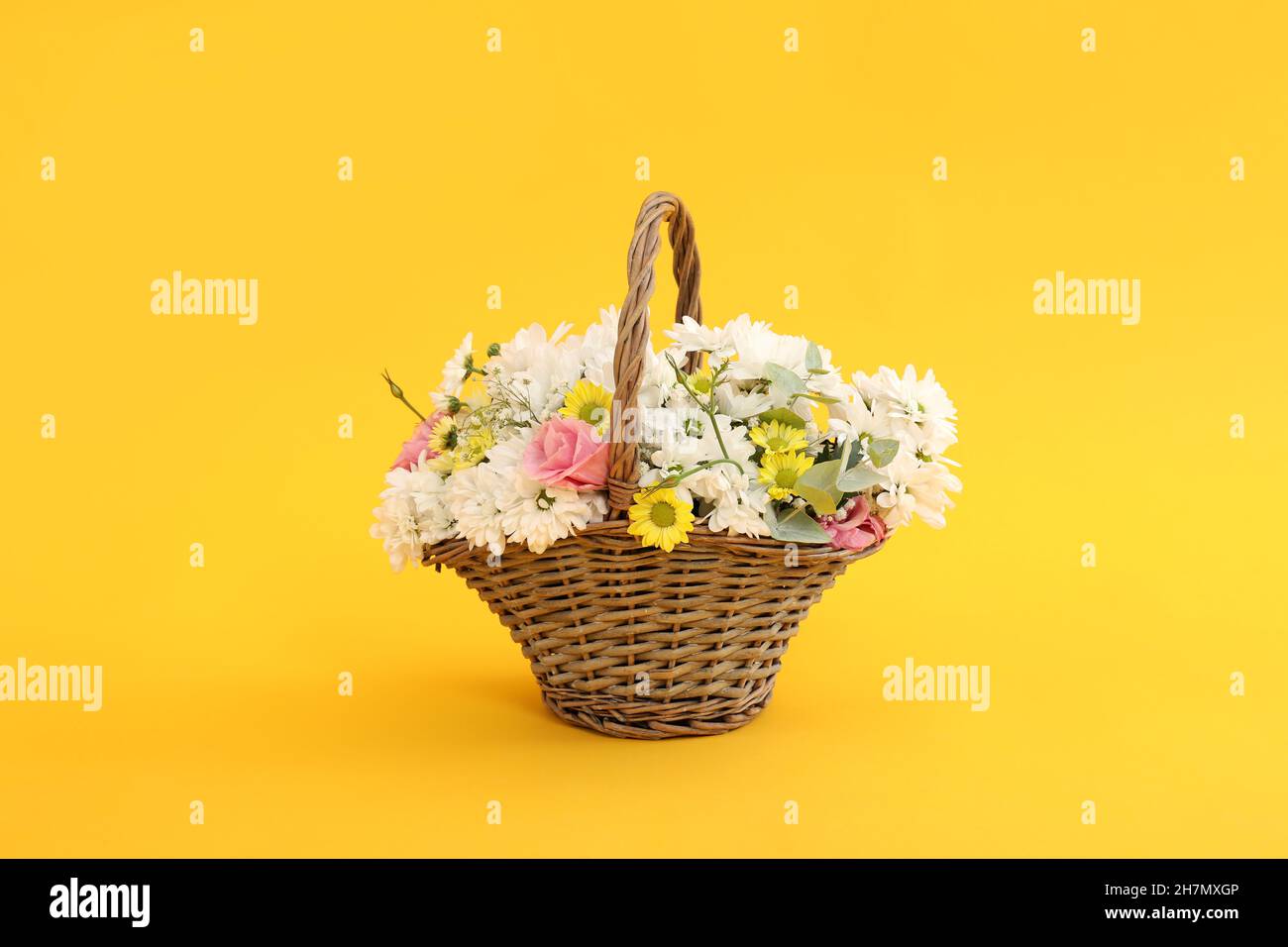 Gift basket beautiful spring hi-res stock photography and images - Alamy