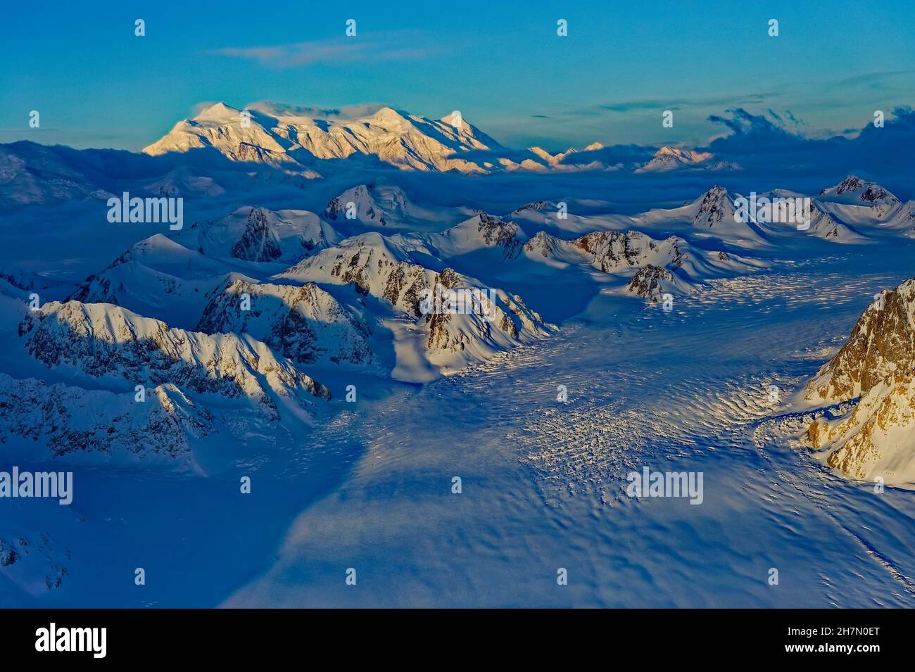 Mt. Logan, 5959 m, Top of Canada, front of Kaskawulsh Glacier, Kluane ...
