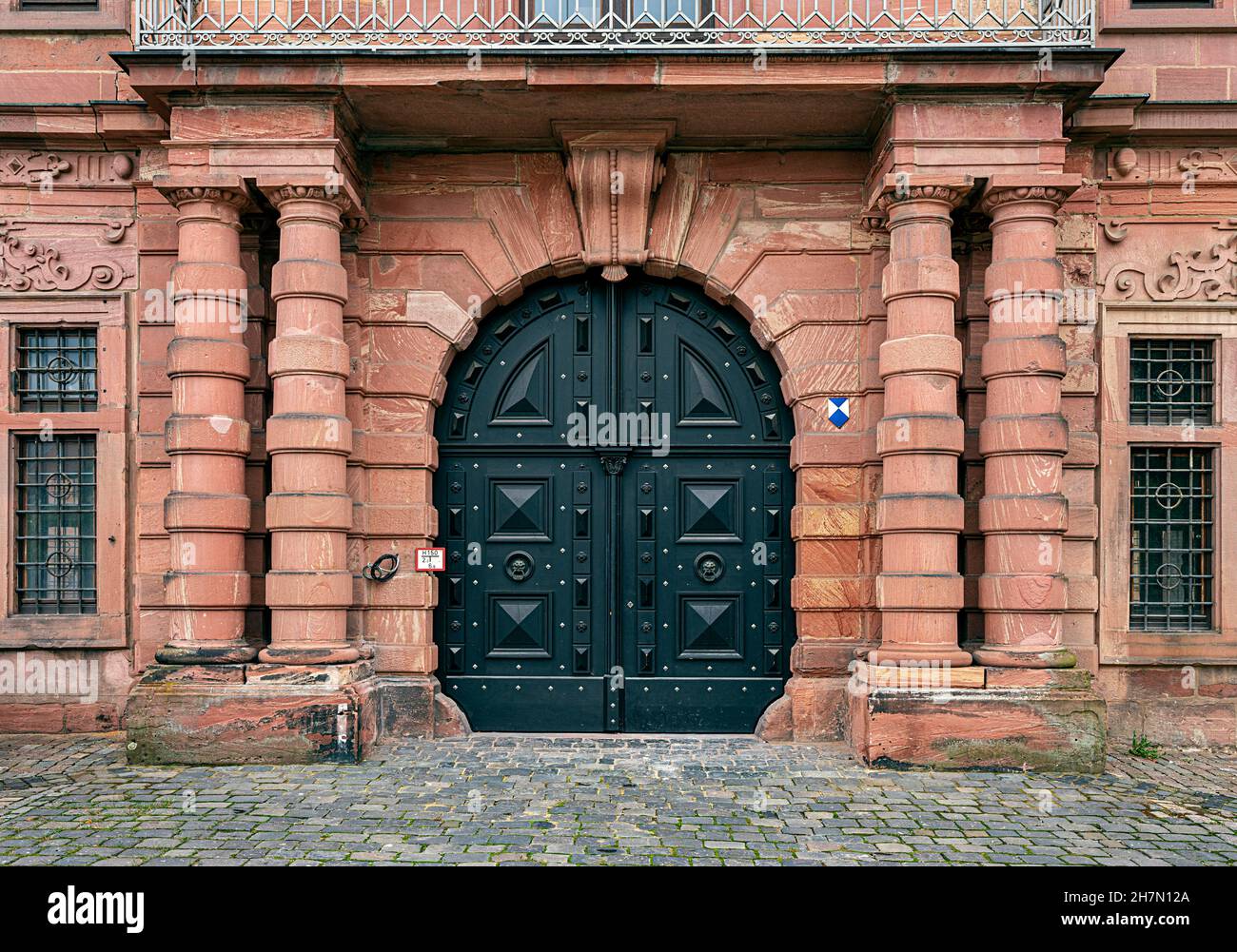 Historic gates hi-res stock photography and images - Alamy