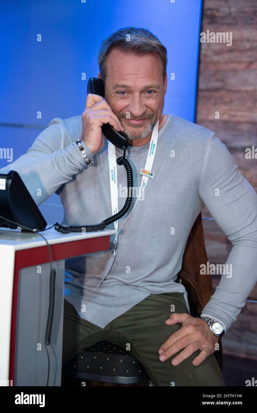 Child actor on red carpet hi-res stock photography and images - Alamy