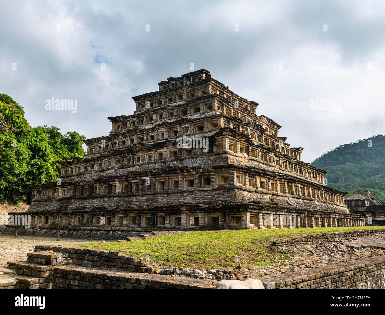 Niche pyramid pyramid hi-res stock photography and images - Alamy