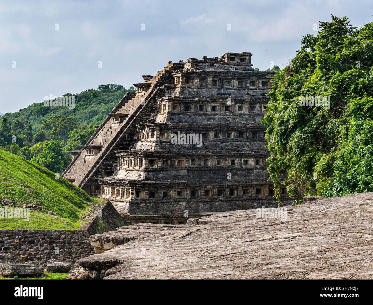 Niche pyramid pyramid hi-res stock photography and images - Alamy