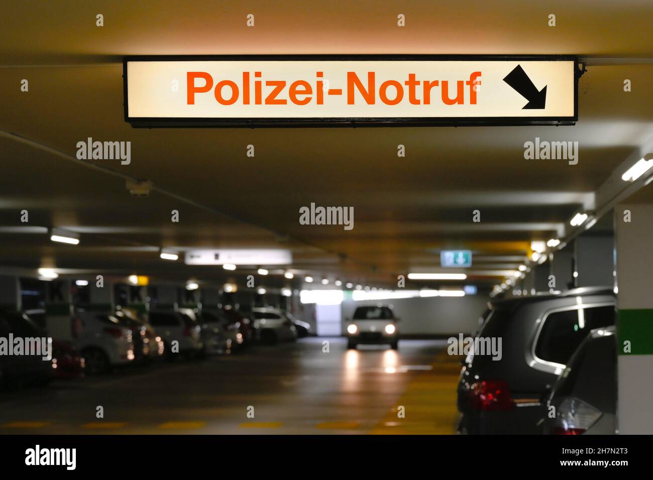 Emergency police sign hi-res stock photography and images - Alamy