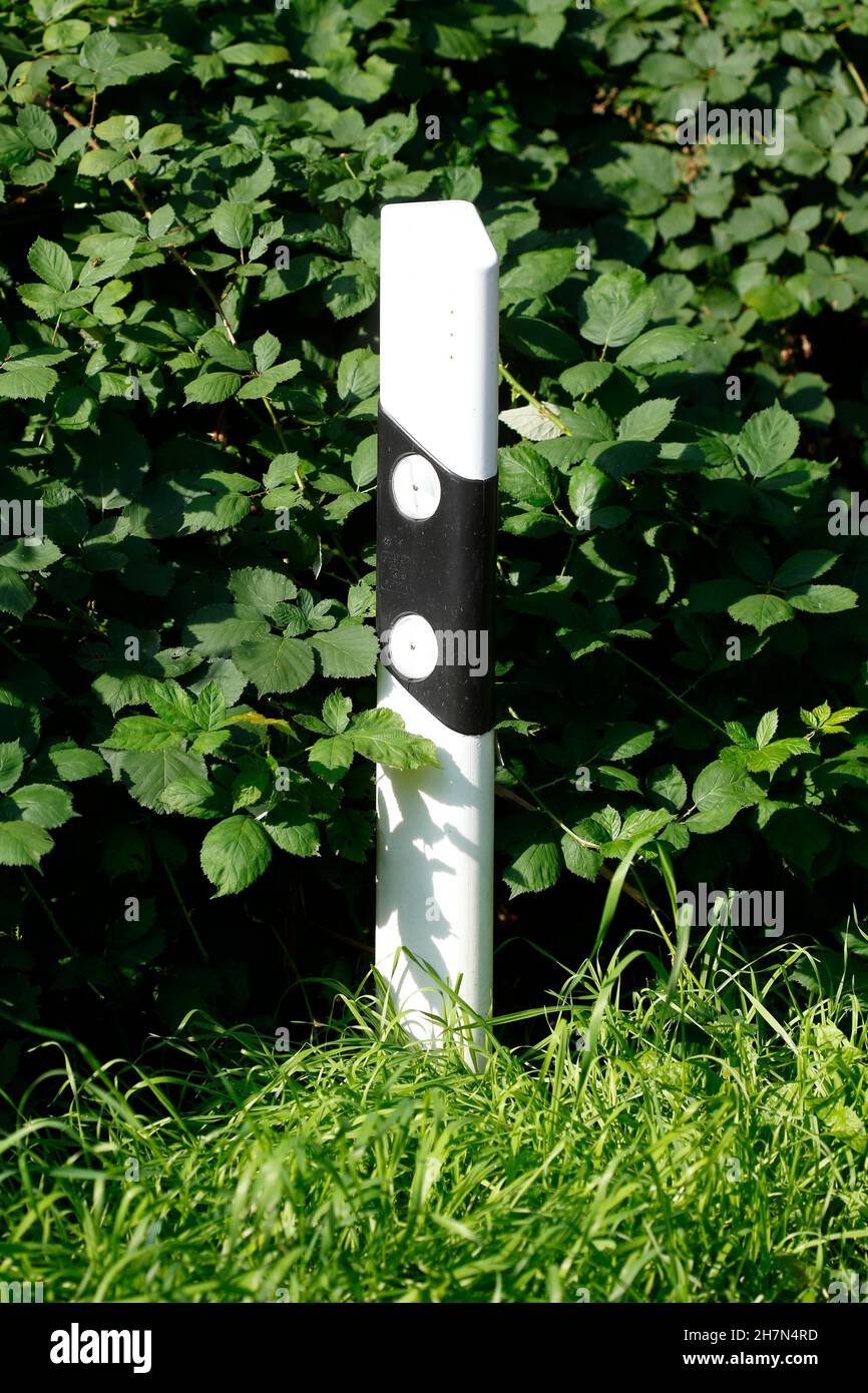 Lane marking hi-res stock photography and images - Alamy