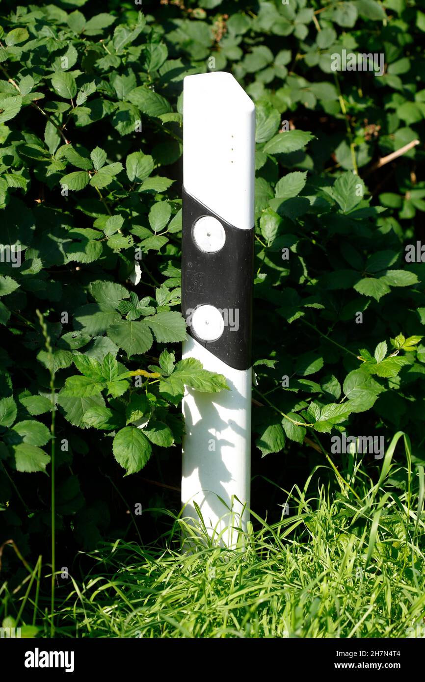 Lane marking hi-res stock photography and images - Alamy