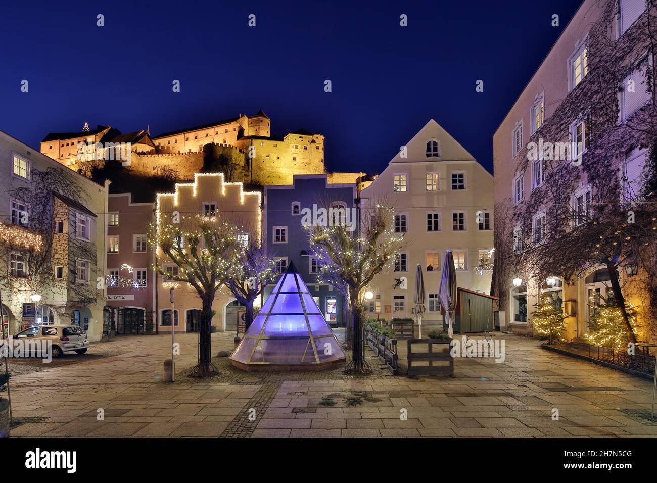 Burghausen castle bavaria night hi-res stock photography and images - Alamy