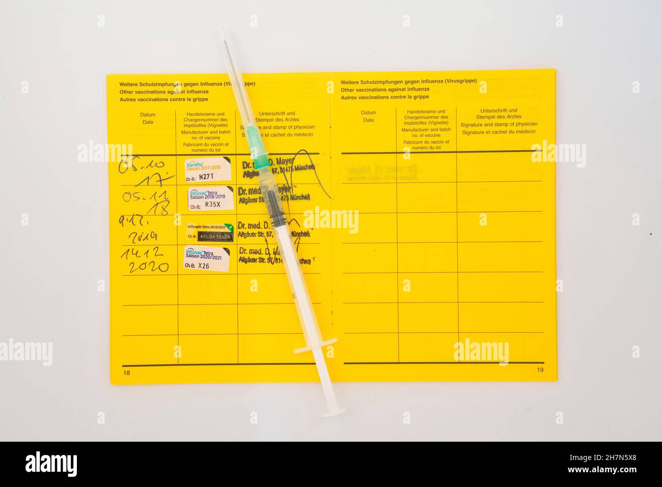 Yellow vaccination card, entry of flu vaccination, syringe, Munich ...