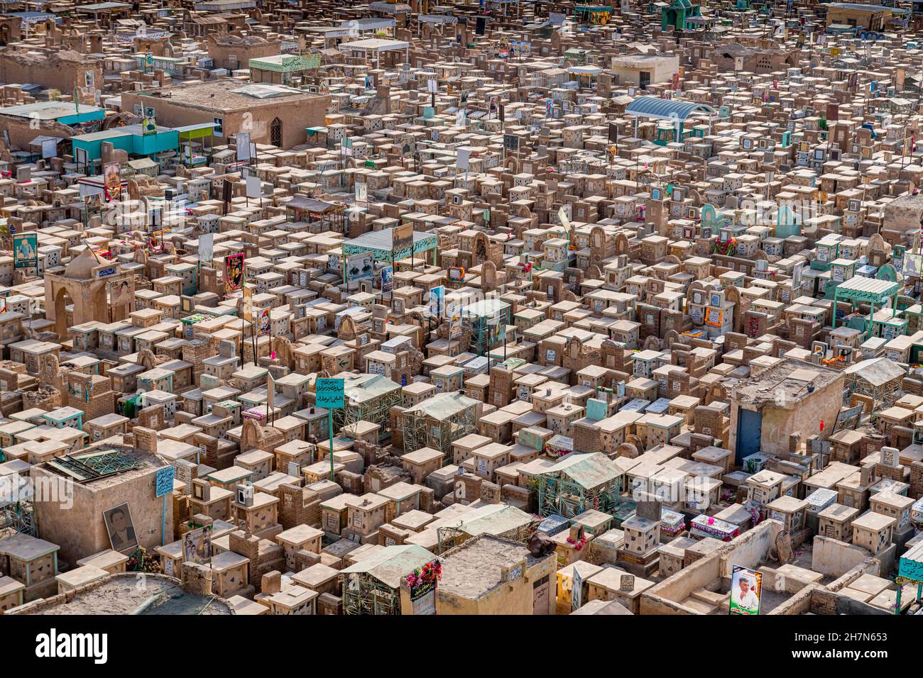 Valley of peace najaf hi-res stock photography and images - Alamy