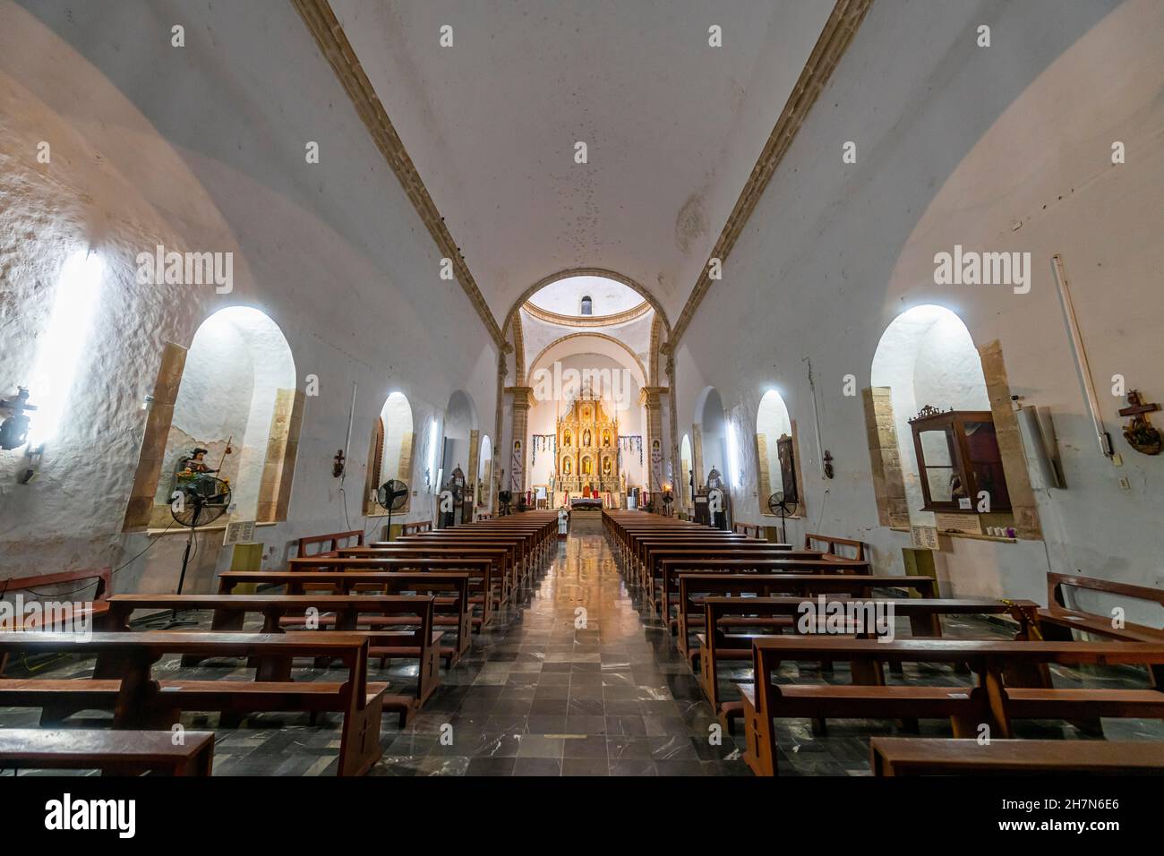 Church interior mexico hi-res stock photography and images - Alamy