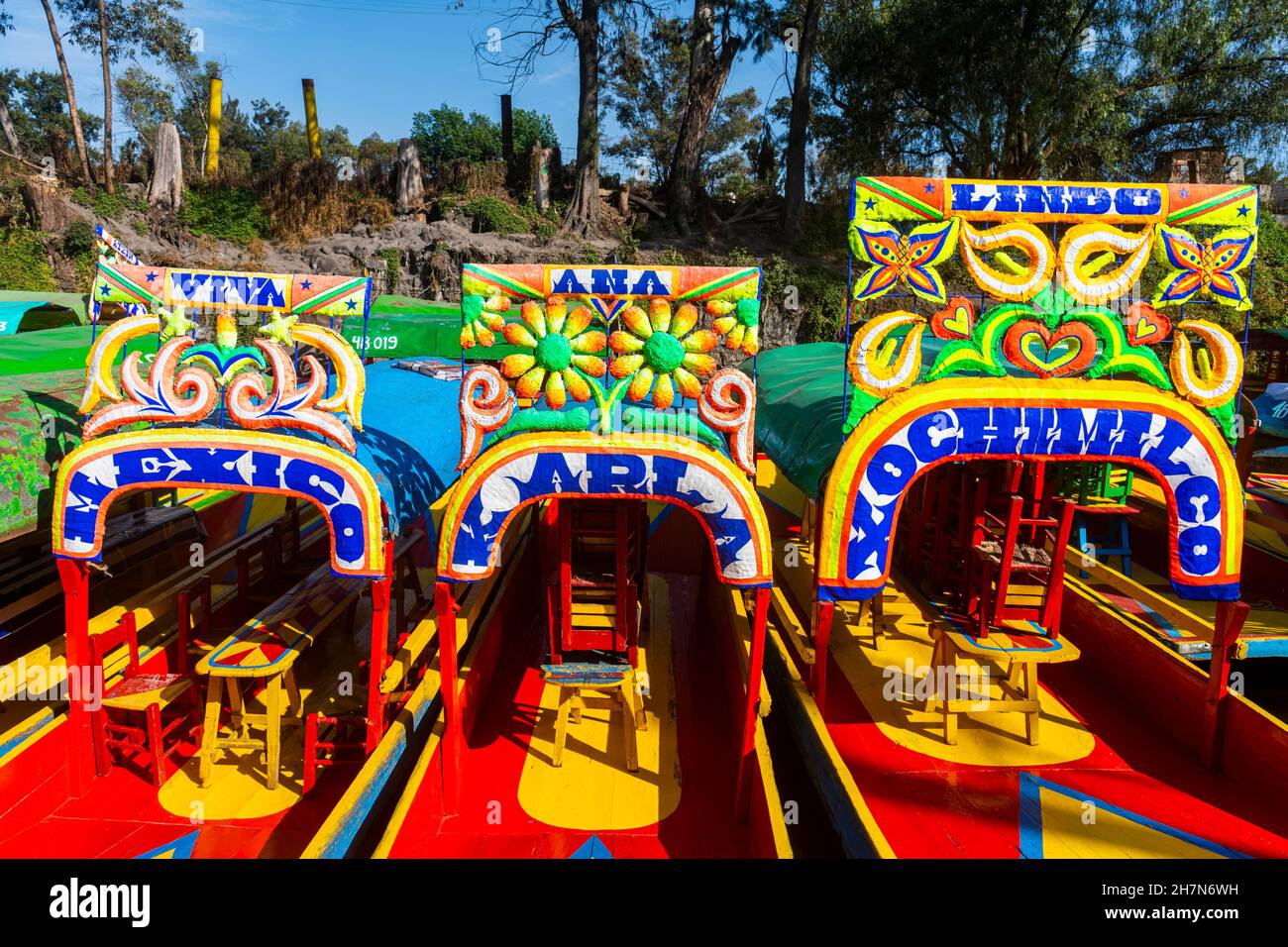 Colourful boats on the aztec canal system, Unesco site Xochimilco ...